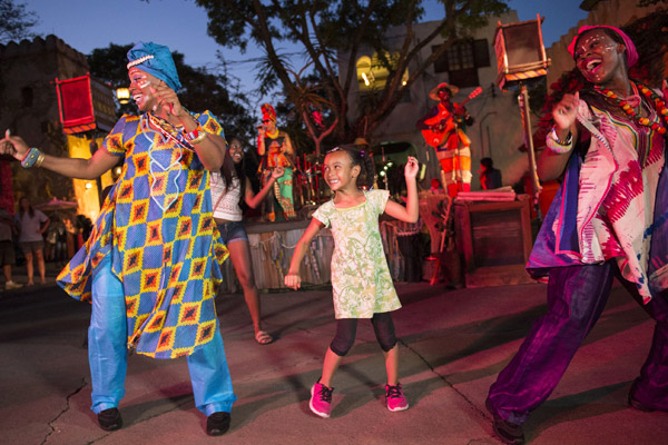 Harambe Wildlife Parti Brings Life to Animal Kingdom at Night ...